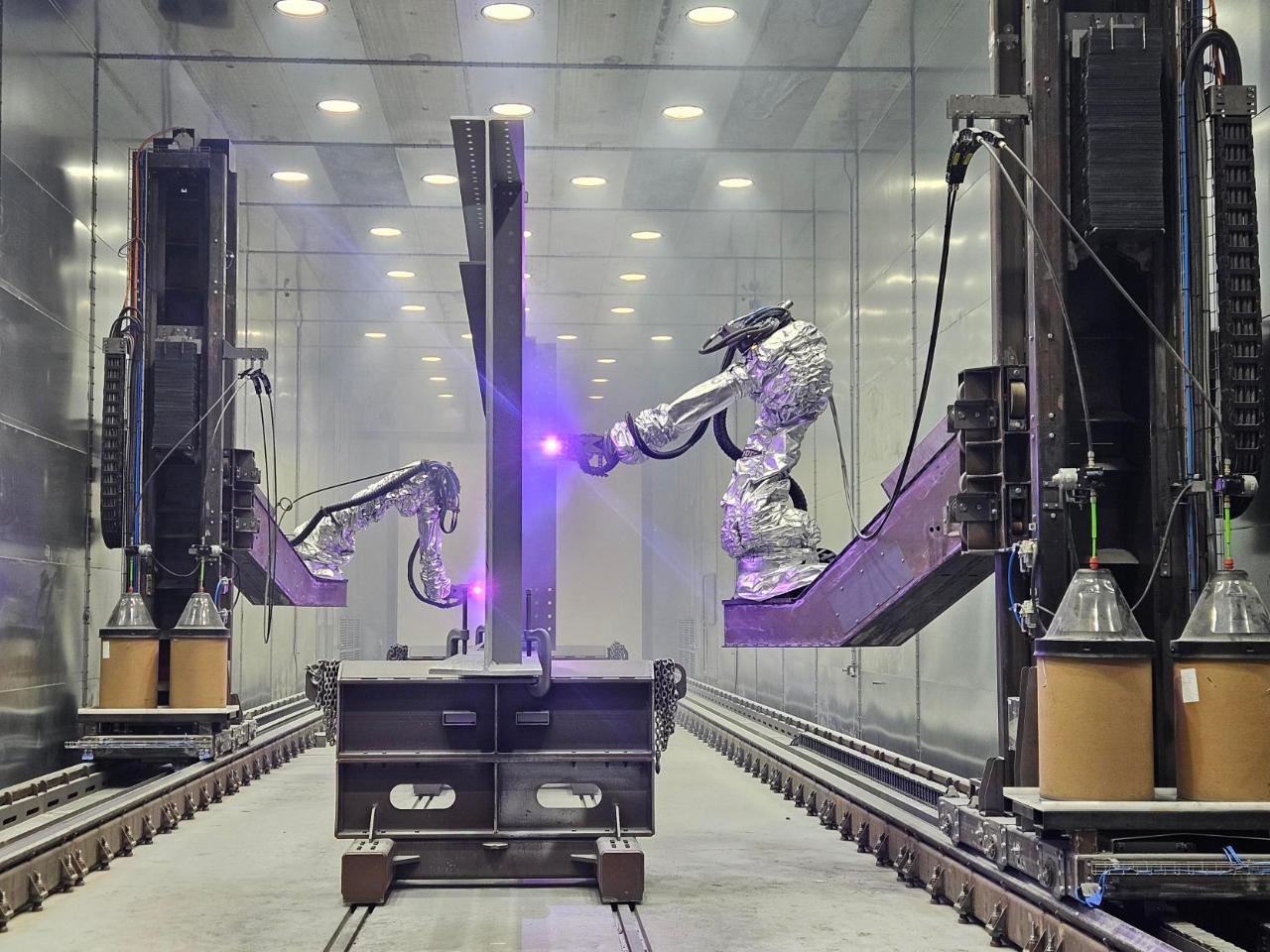 Metallizing large steel beams for bridge construction